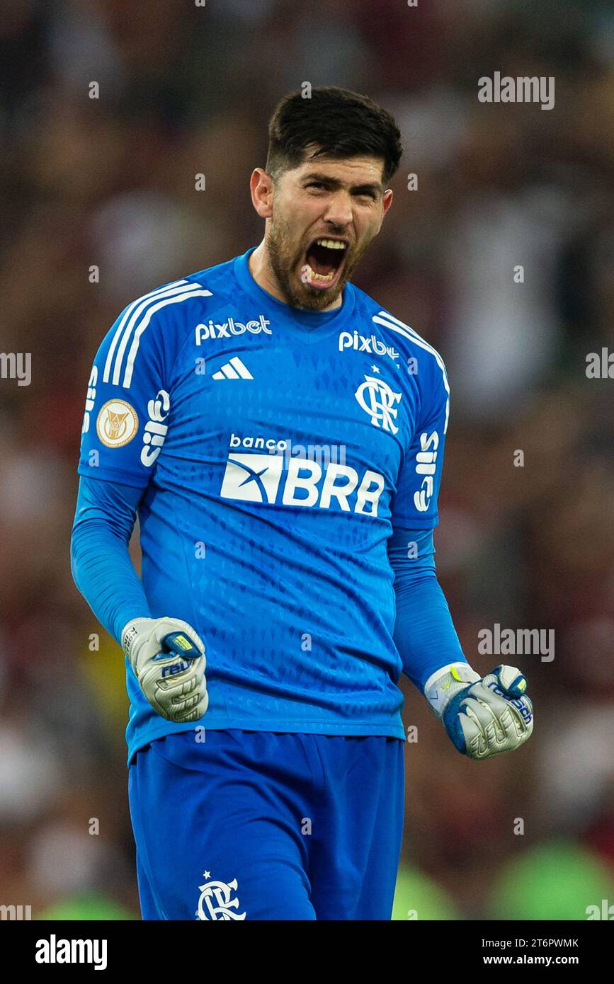 AGUSTIN ROSSI of Flamengo celebrates during the match between Flamengo ...