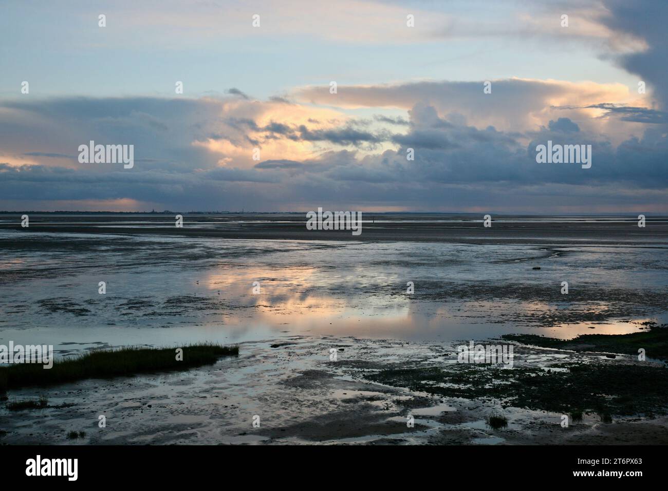 Sunset over irish sea hi-res stock photography and images - Alamy