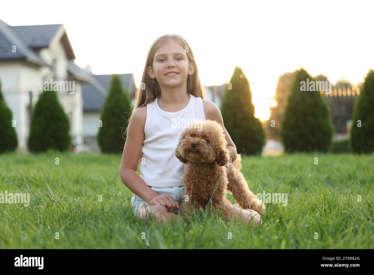 Beautiful tween girl on sunny hi-res stock photography and images - Alamy