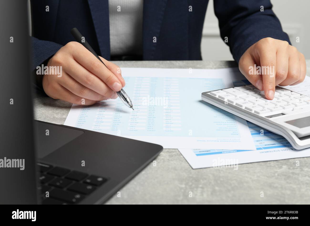 Woman making calculator working hi-res stock photography and images - Alamy