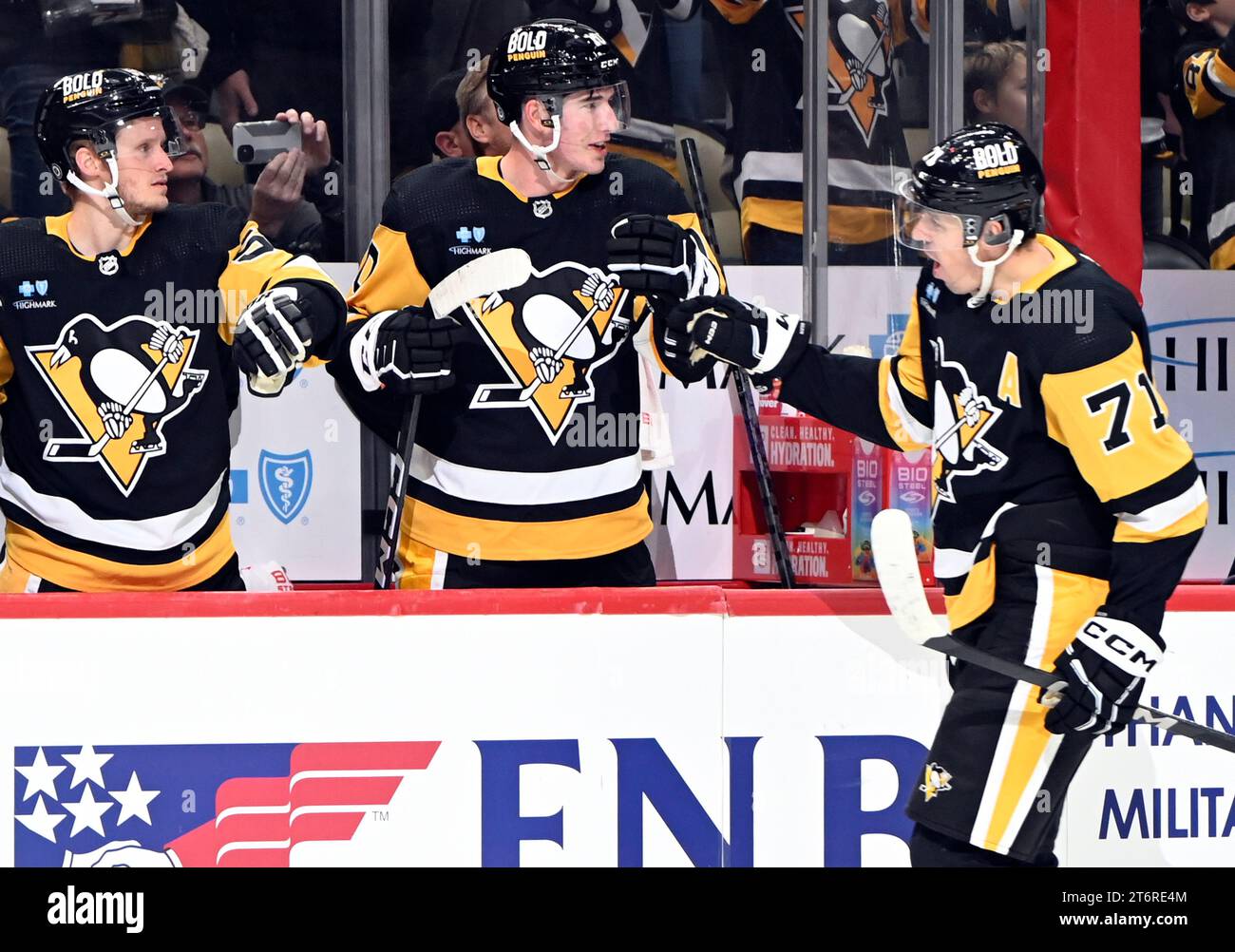 Pittsburgh Penguins center Evgeni Malkin (71) celebrates with the bench ...
