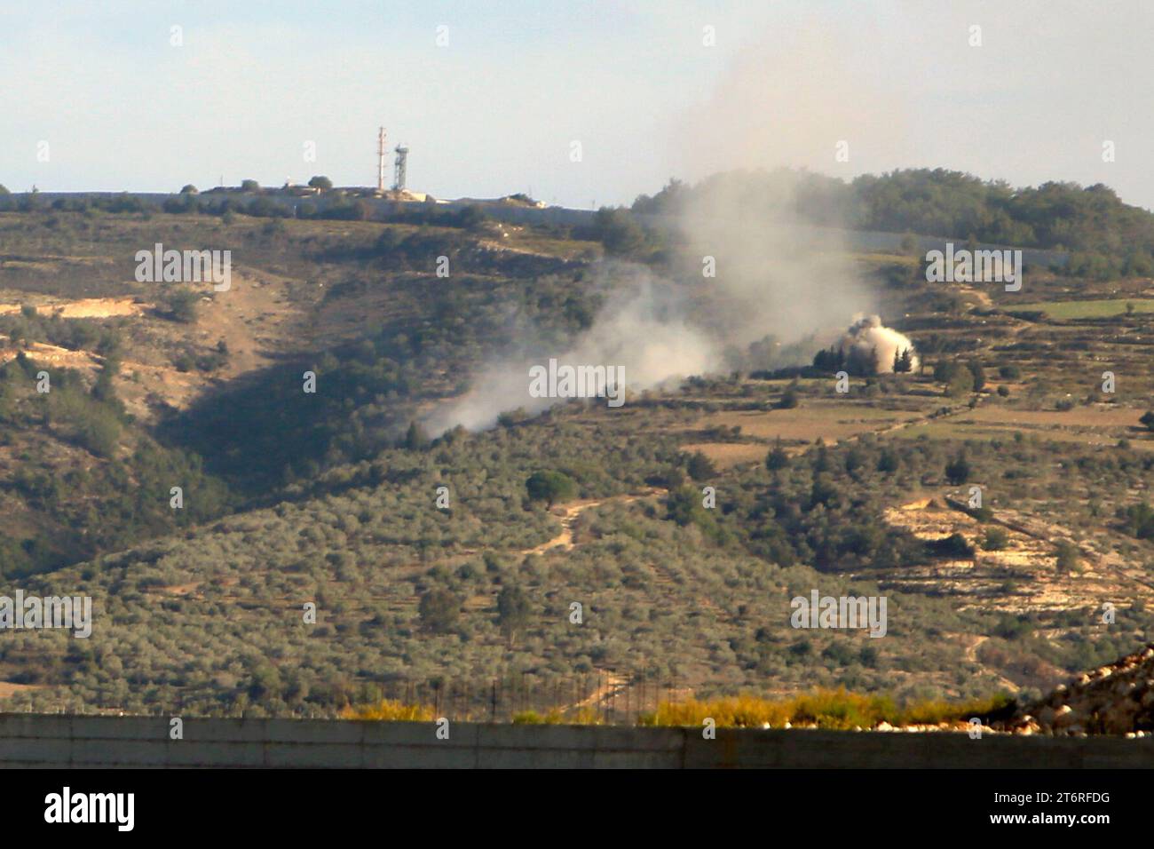 (231112) -- TAYR HARFA, Nov. 12, 2023 (Xinhua) -- This photo taken on ...