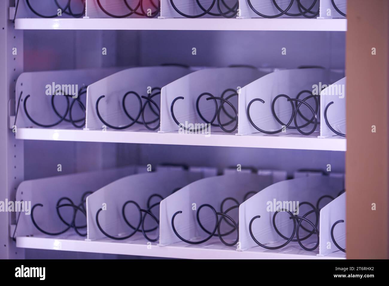 Empty vending machine hi-res stock photography and images - Alamy