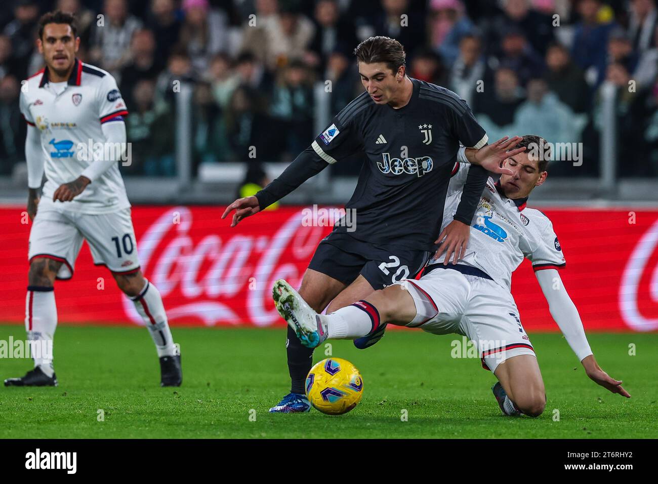 Fabio Miretti of Juventus FC (L) competes for the ball with Matteo ...