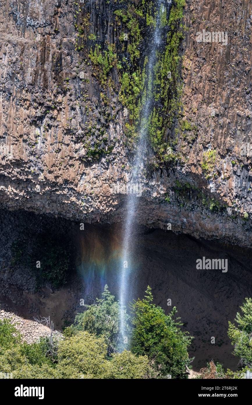 Close-up on Phantom Falls with rainbow, Table Mountain Ecological ...