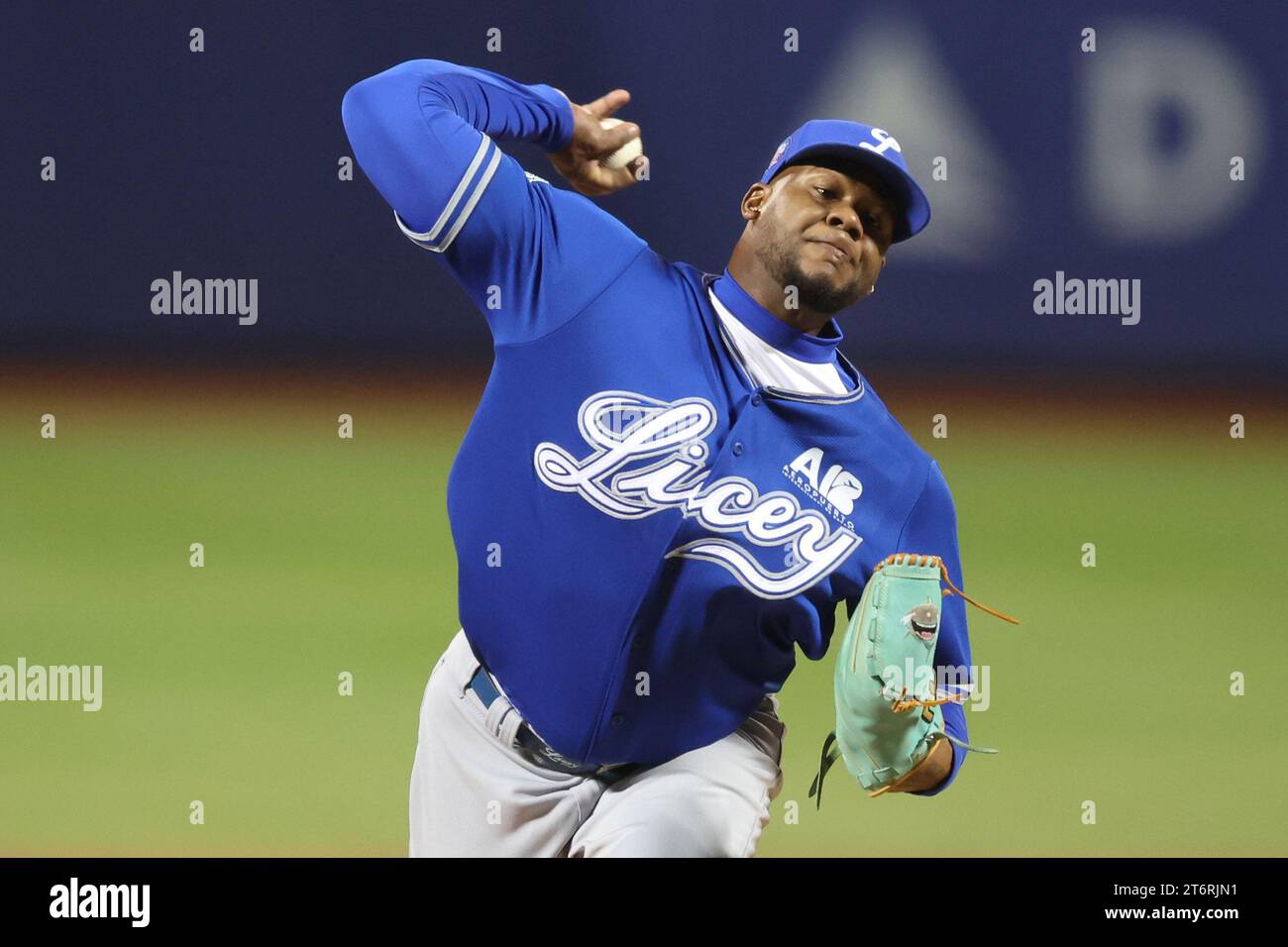 Los Tigres del Licey pitcher Lisalverto Bonilla (66) throws during the ...