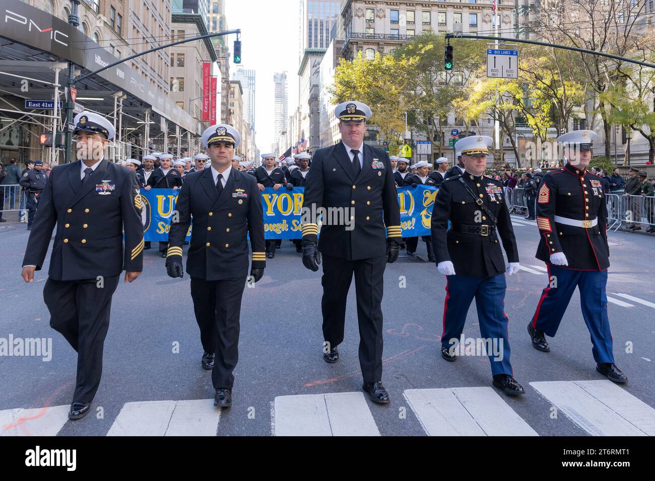 Commanding officer CAPT Benjamin Oakes (C) of USS New York (LPD-21 ...