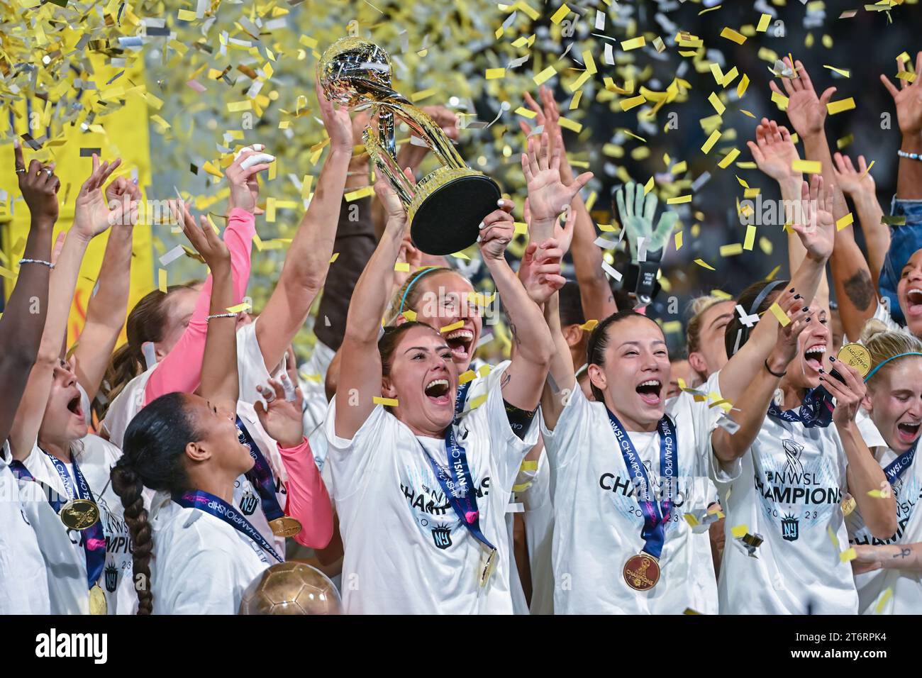 November 11, 2023: Gotham FC defender Ali Krieger (11) raises the ...