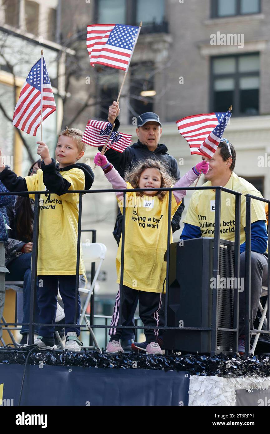 Fifth Avenue, New York, USA, November 11, 2023 - Veteran Participants ...