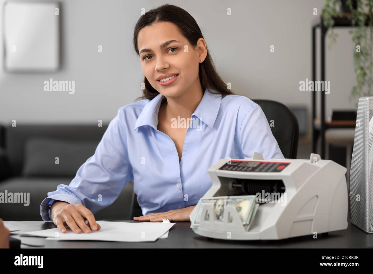 Female bank manager hi-res stock photography and images - Alamy