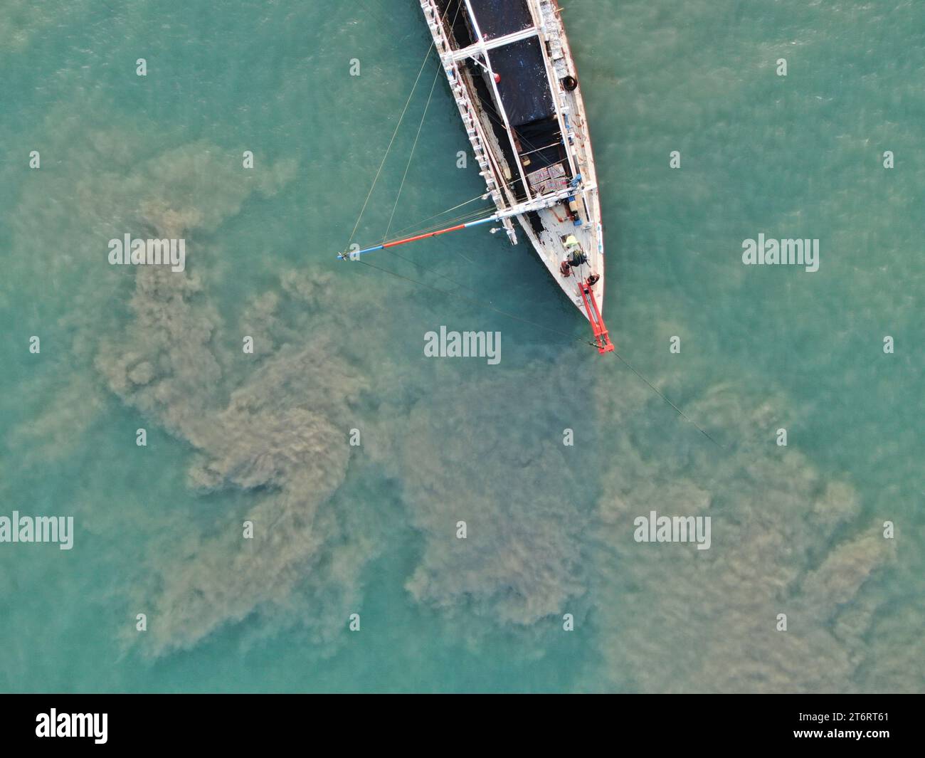 Fishing boats moored in the shallow waters at Sumur Pandeglang of ...