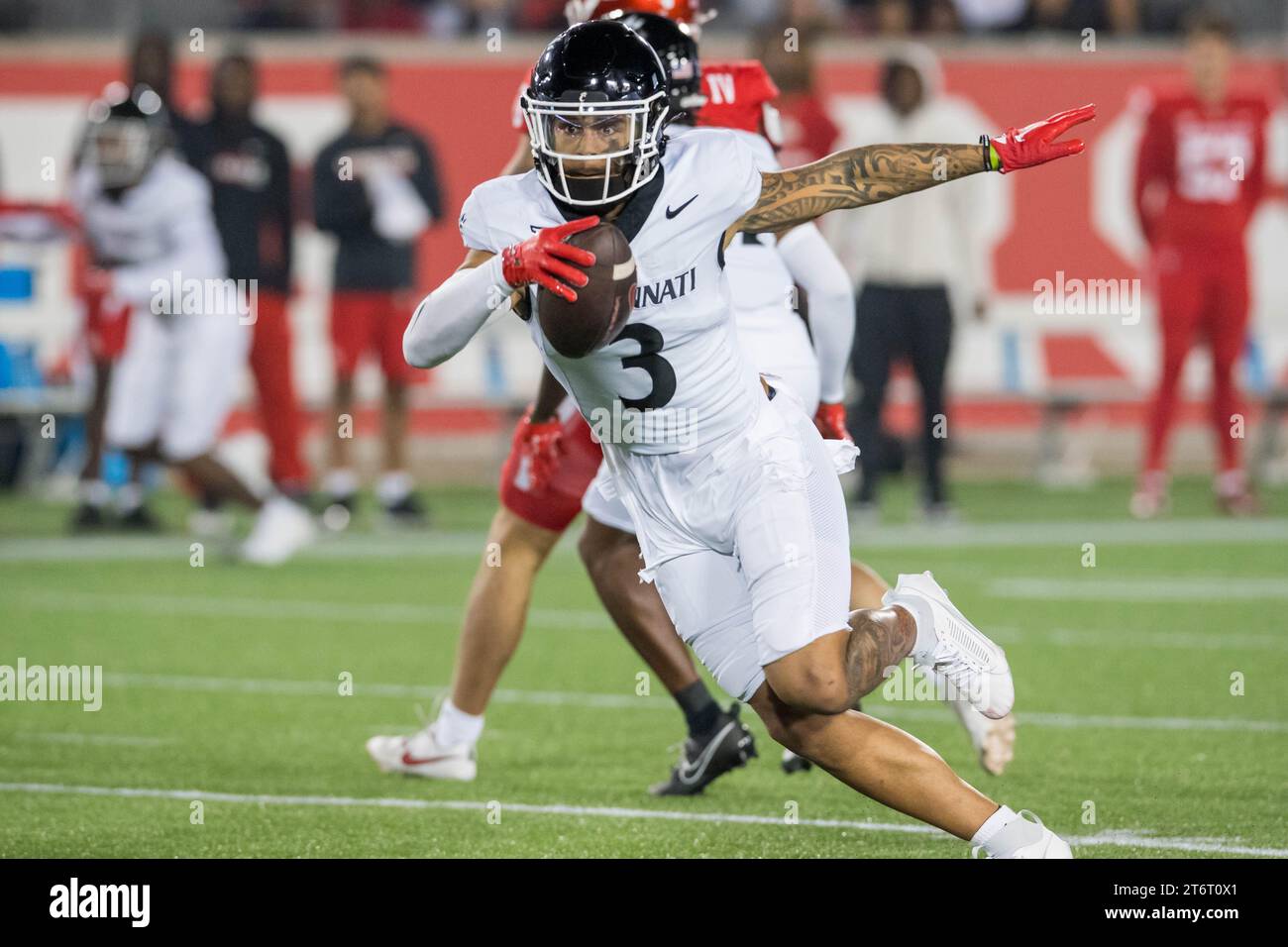 November 11, 2023: Cincinnati Bearcats safety Deshawn Pace (3) runs ...