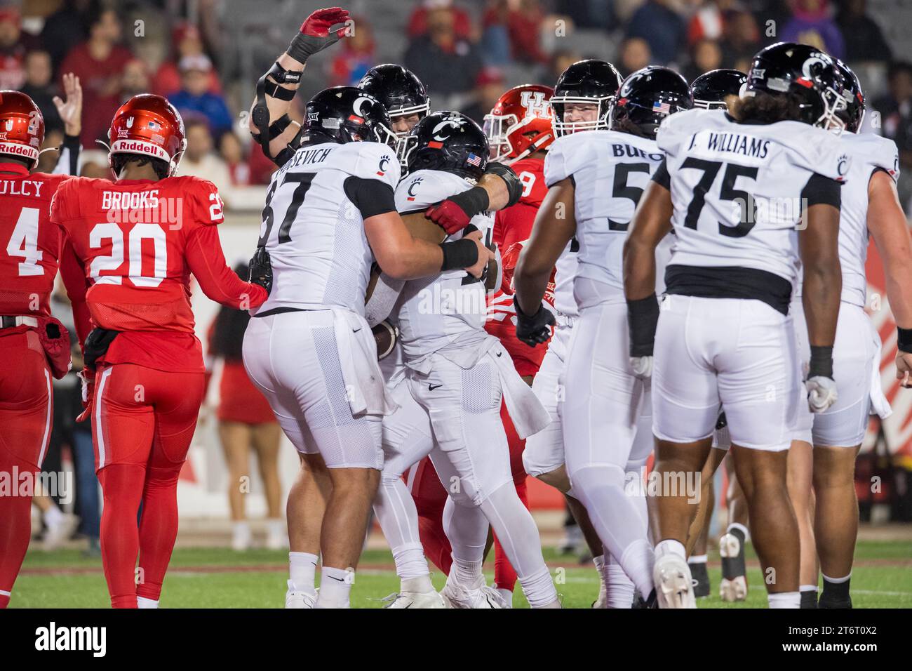 November 11, 2023: Cincinnati Bearcats running back Corey Kiner (21 ...