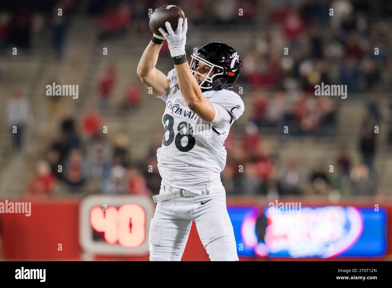 November 11, 2023: Cincinnati Bearcats tight end Payten Singletary (88 ...