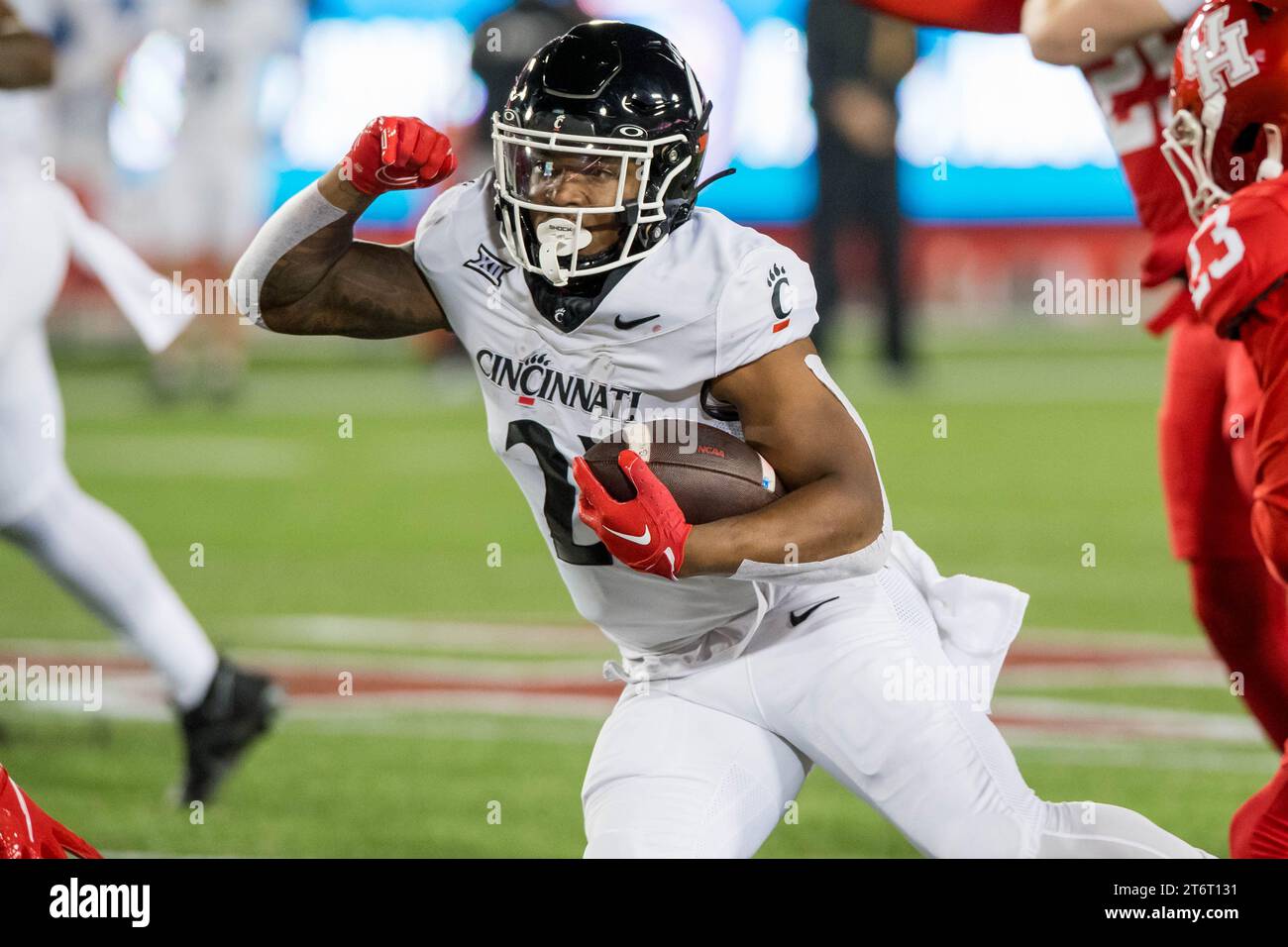 November 11, 2023: Cincinnati Bearcats running back Corey Kiner (21 ...