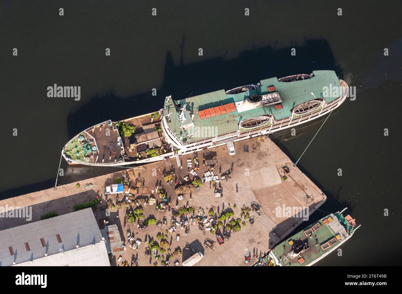 Cargo ship vessel vehicles hi-res stock photography and images - Alamy