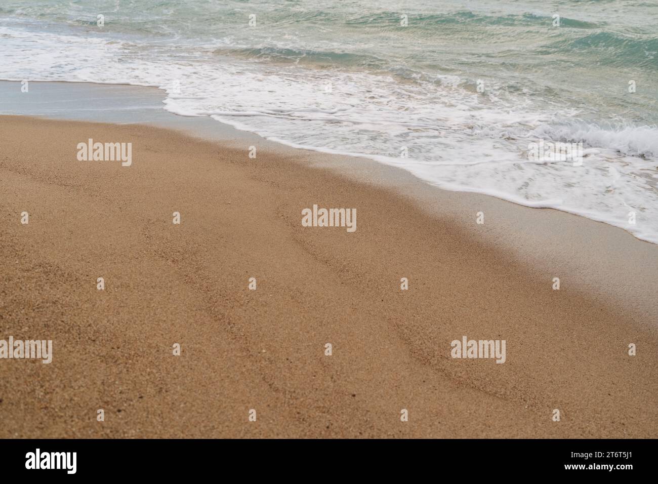 Small waves roll beach hi-res stock photography and images - Alamy