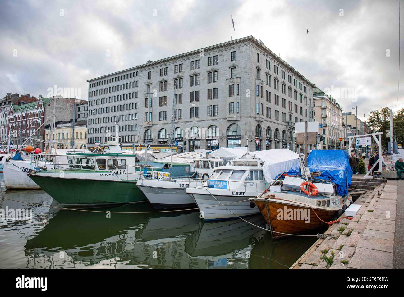 Boats with vendor stalls moored on Kolera-allas by Market Square at ...