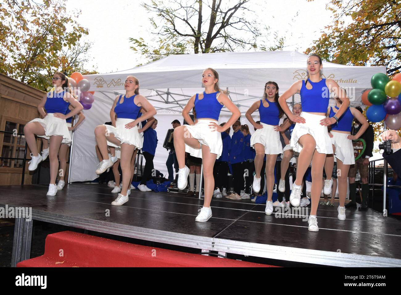 Jugend Garde Tanz Muenchen 11.11.2023 Viktualienmarkt Narrhalla ...