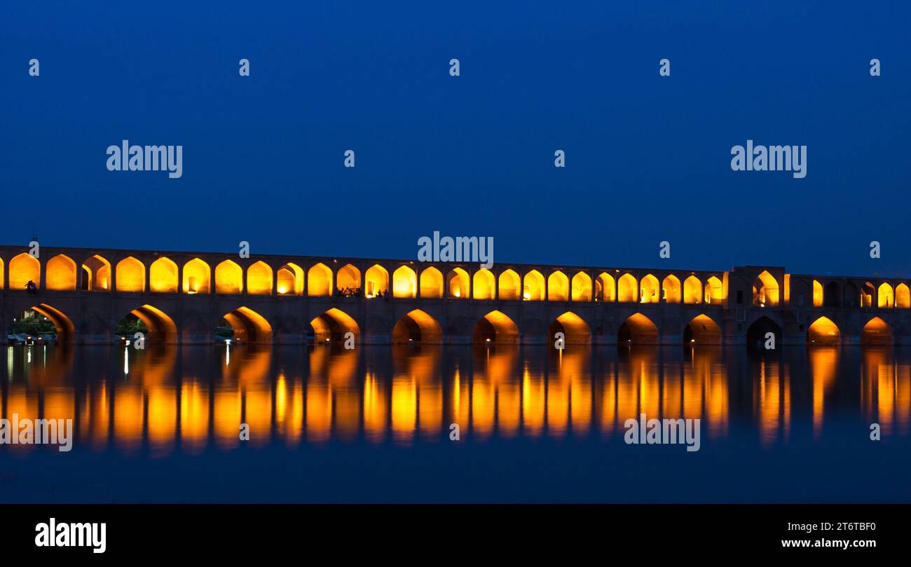 Si-o-Seh Bridge, Isfahan, Iran. Beautiful Persian style bridge lit up ...