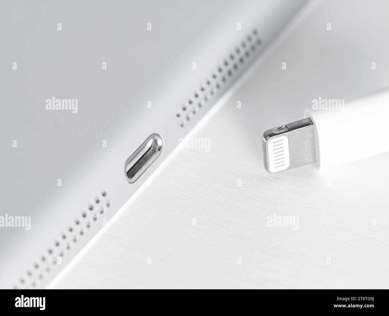 Lightning connector lightning port hi-res stock photography and images ...