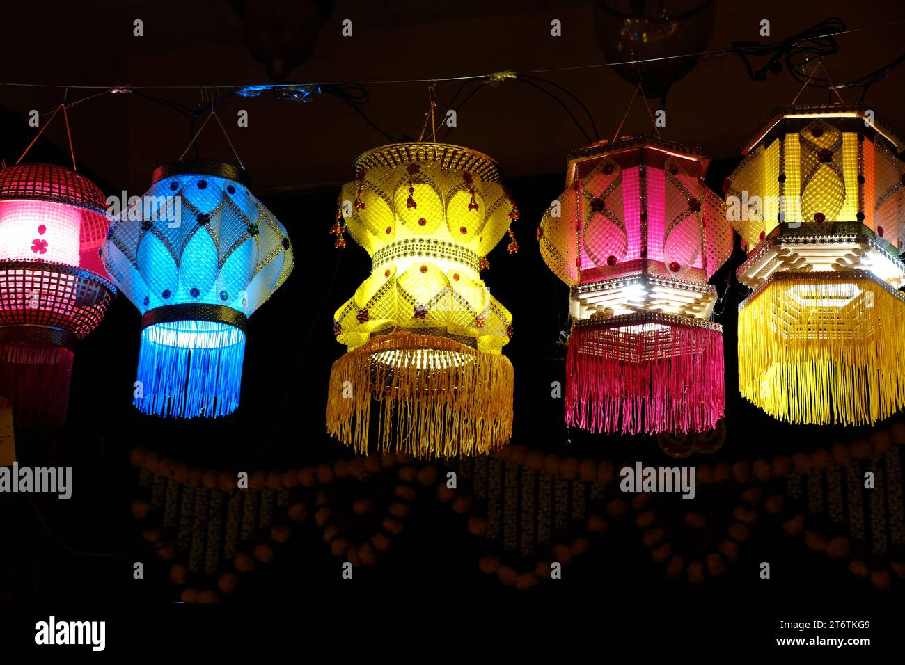 Hanging Diwali Lamp (Kandil) - Diwali Festival Background, Colourful ...