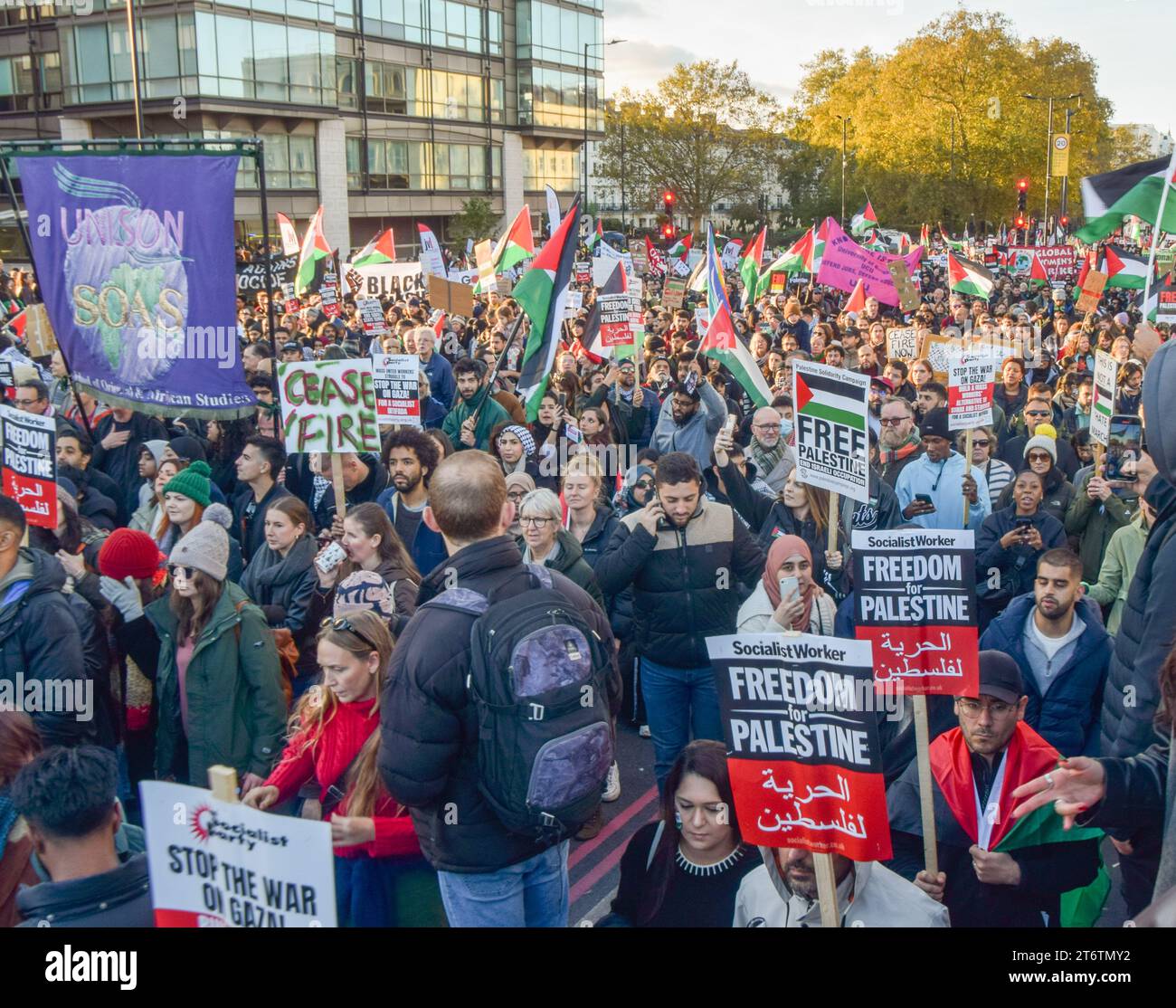 November 11, 2023, London, England, UK: Protesters on Vauxhall Bridge ...