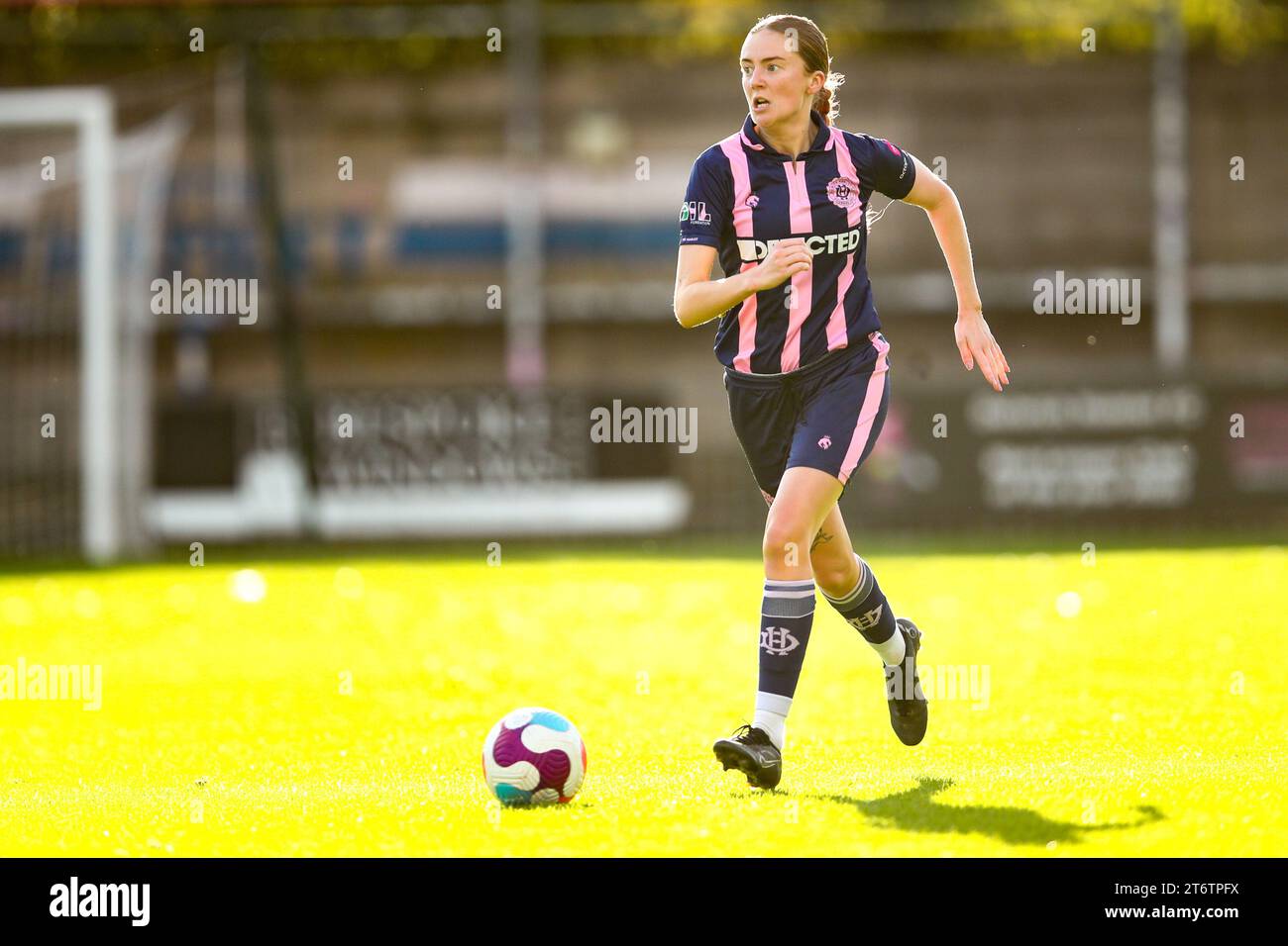 Ceylon Hickman (13 Dulwich Hamlet) in action Stock Photo - Alamy
