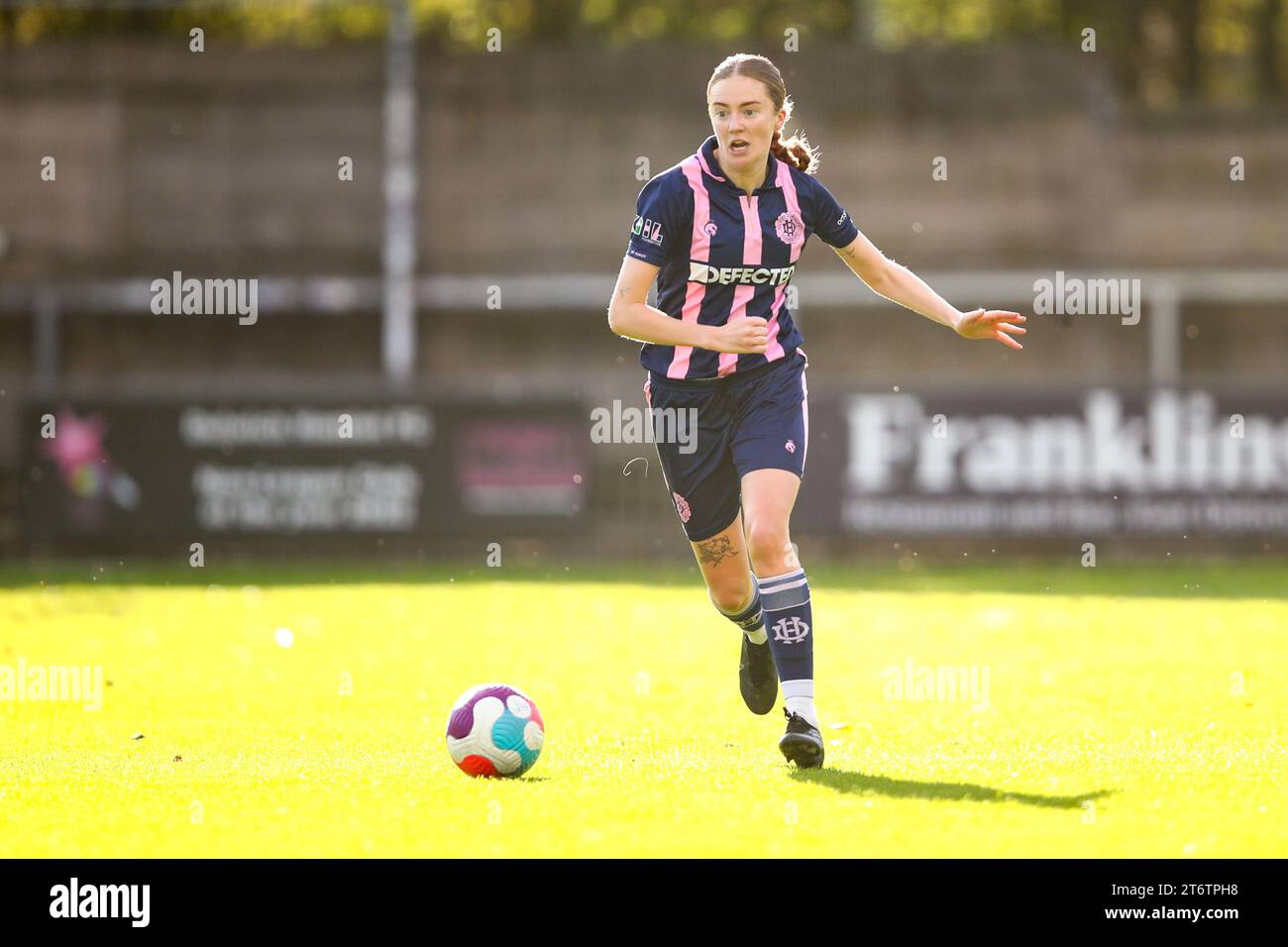 Ceylon Hickman (13 Dulwich Hamlet) in action Stock Photo - Alamy