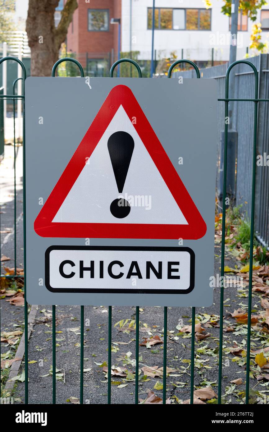 A chicane sign for pedestrians, Stratford-upon-Avon, UK Stock Photo - Alamy