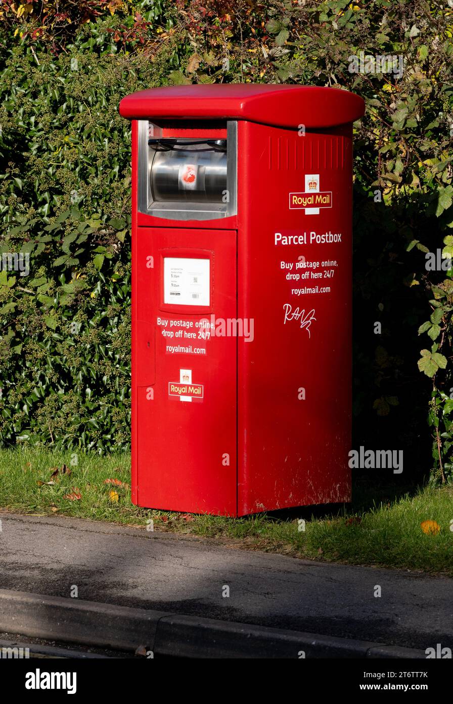 Royal mail parcel hi-res stock photography and images - Alamy