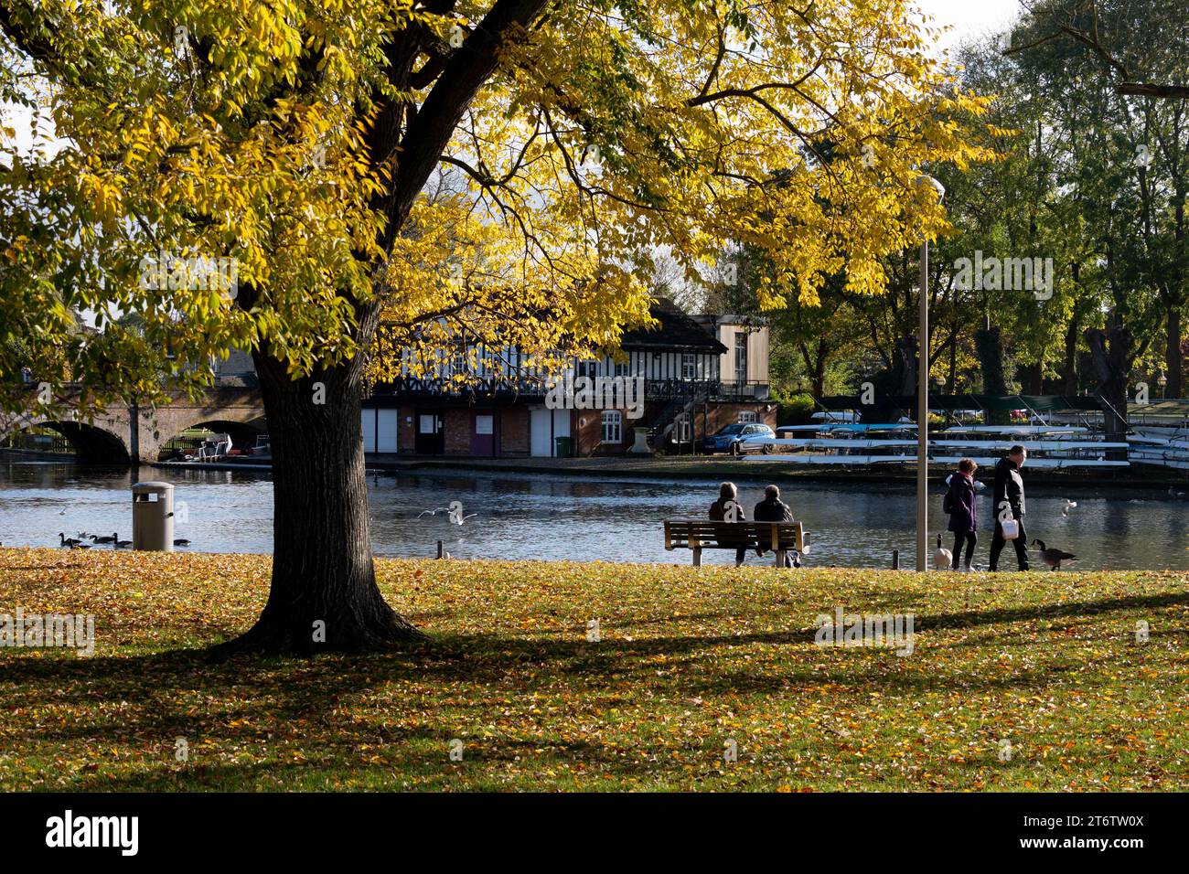 Riverside in autumn, Stratford-upon-Avon, Warwickshire, England, UK ...