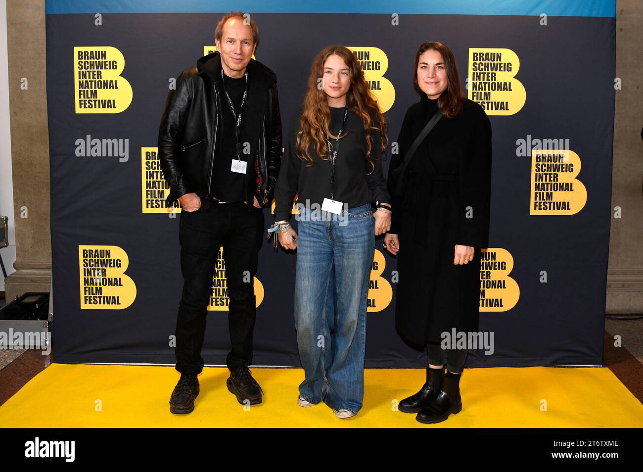 Eline Doenst mit Begleitung bei der Preisverleihung vom 37 ...