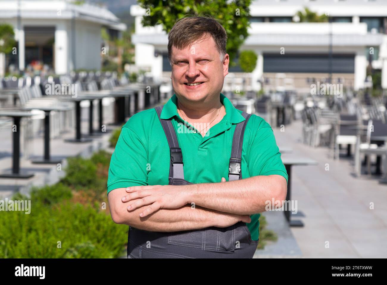 Squinting from the sun hi-res stock photography and images - Alamy