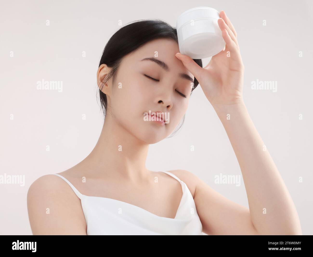 Asian women's faces are beautified with cosmetics, faces for ...