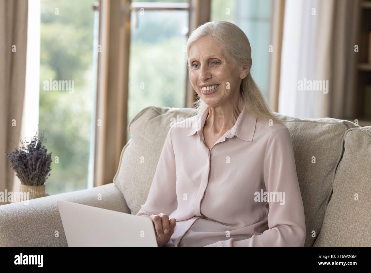 Mature old retired woman hi-res stock photography and images - Alamy