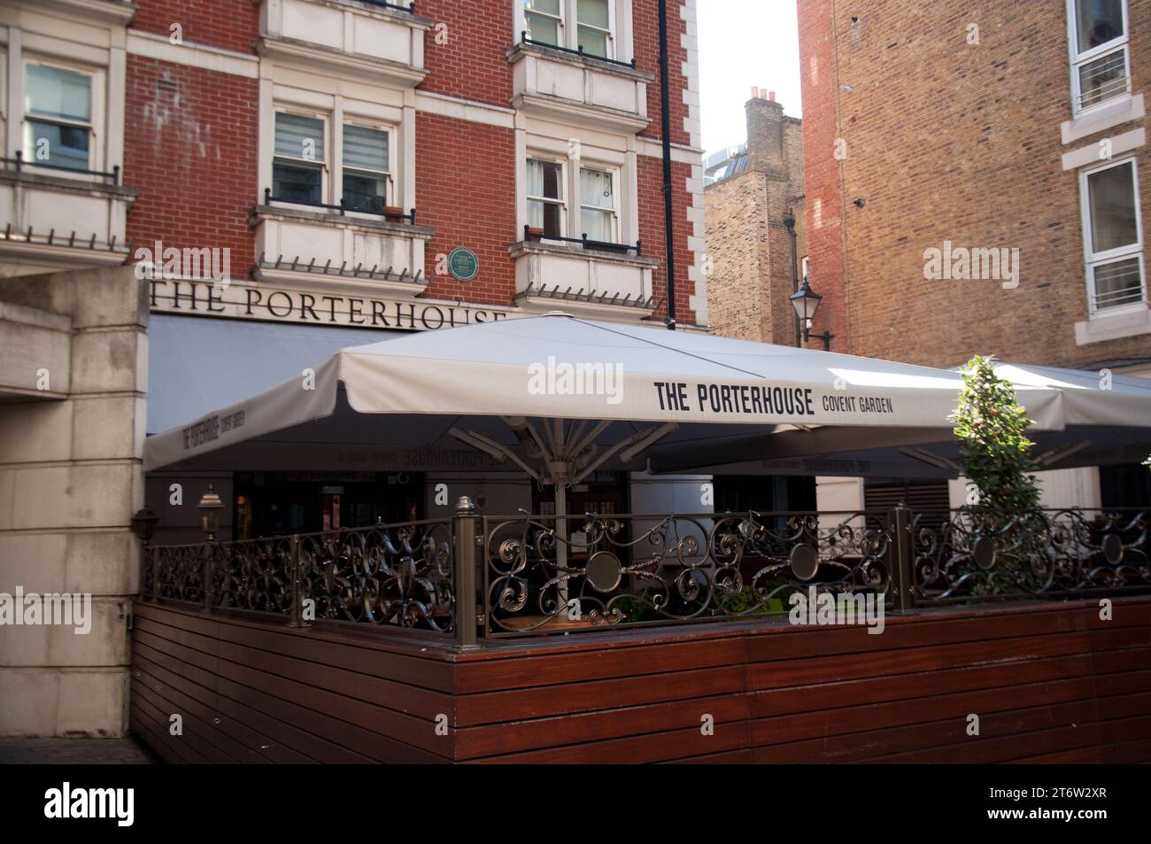 The Porterhouse Restaurant, Covent Garden, London, UK. William Turner ...