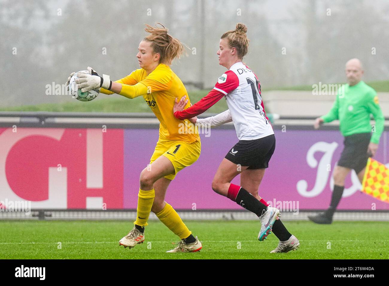 Femke liefting goalkeeper of az hi-res stock photography and images - Alamy