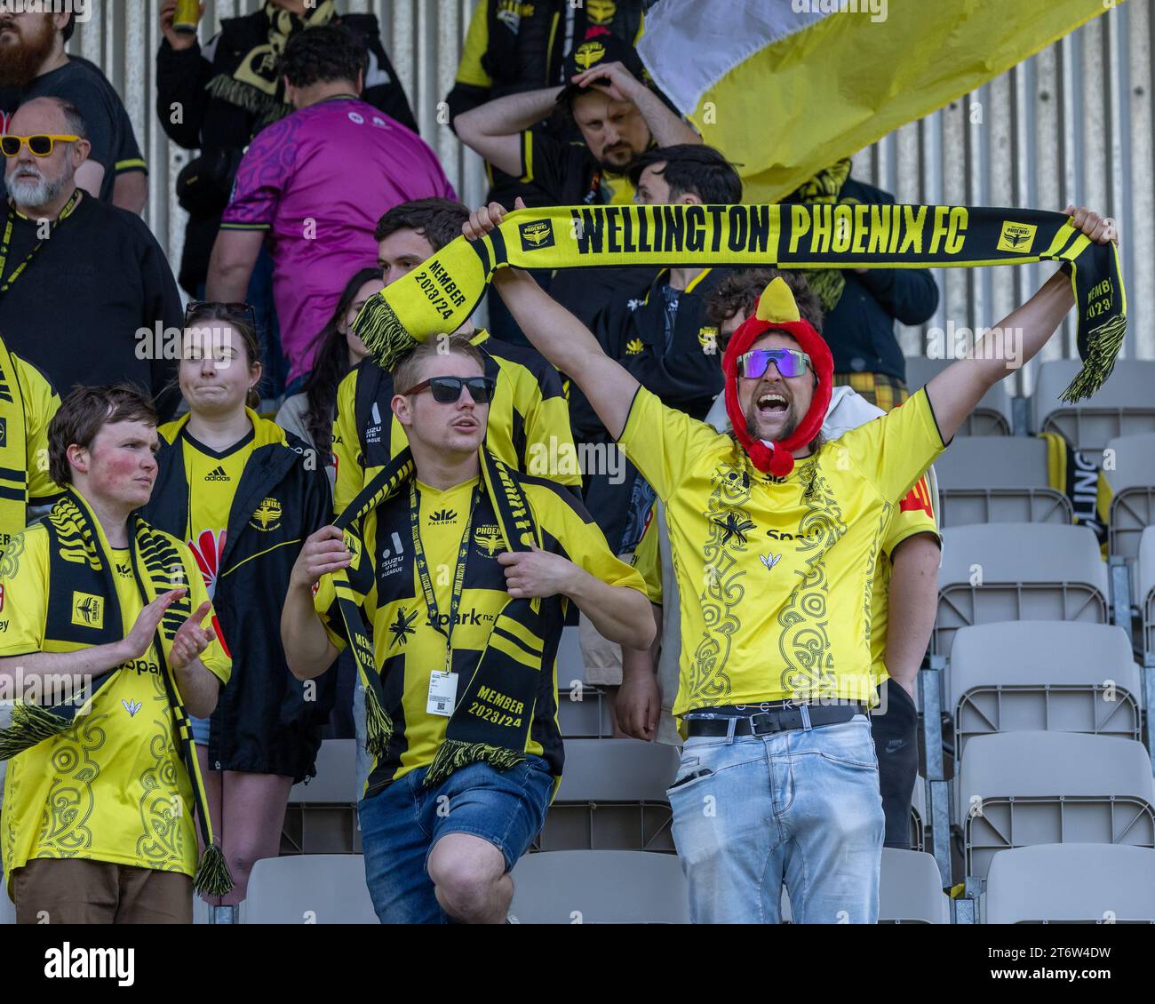 Wellington phoenix football match hi-res stock photography and images ...
