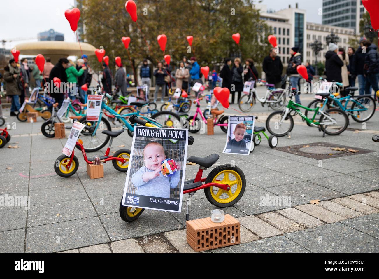 Individual reactions hi-res stock photography and images - Alamy