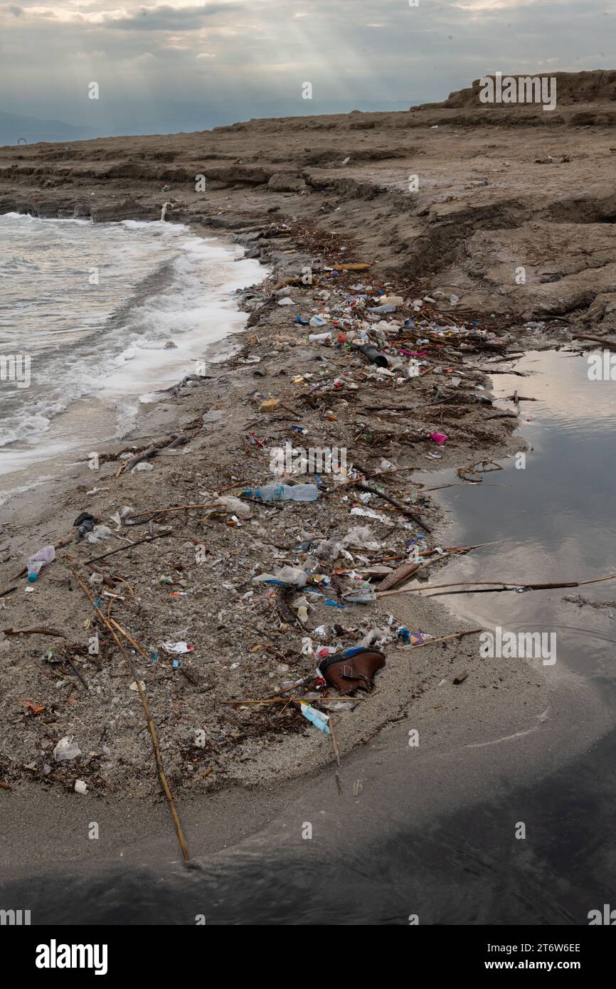 Trash sea hi-res stock photography and images - Alamy