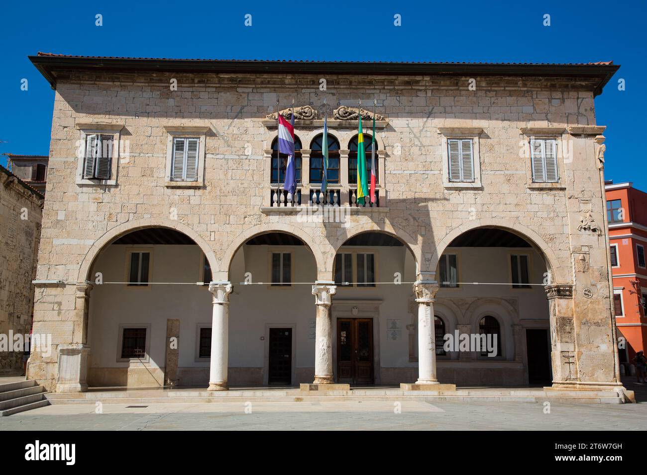 Forum square hi-res stock photography and images - Alamy