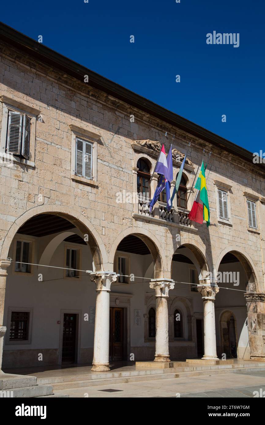 Communal structures hi-res stock photography and images - Alamy