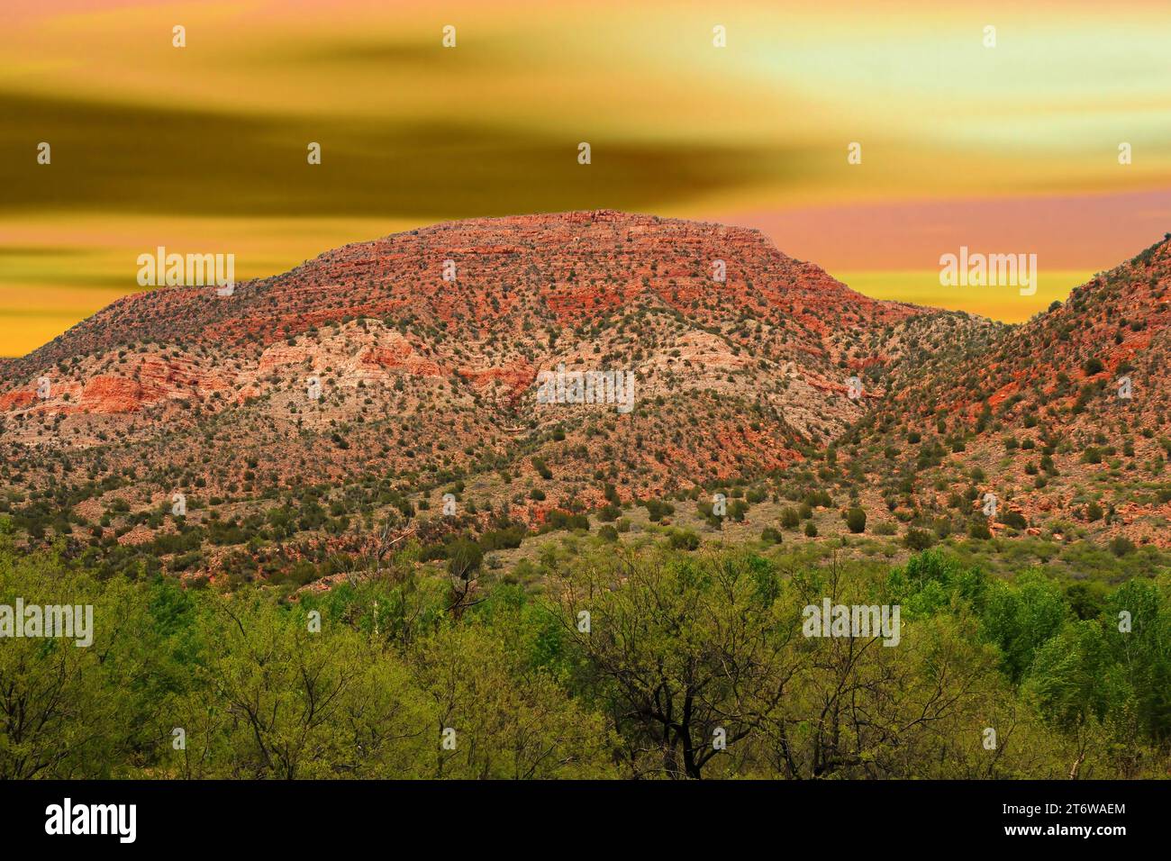 Verde valley and distant red rock mountains Stock Photo - Alamy