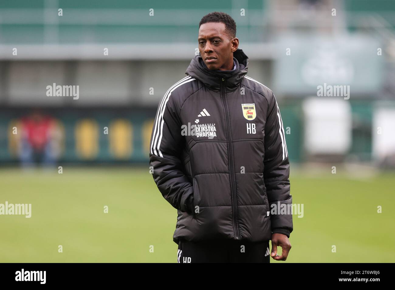 DEN HAAG, NETHERLANDS - NOVEMBER 12: Physiotherapist Harvey Bischop of ...