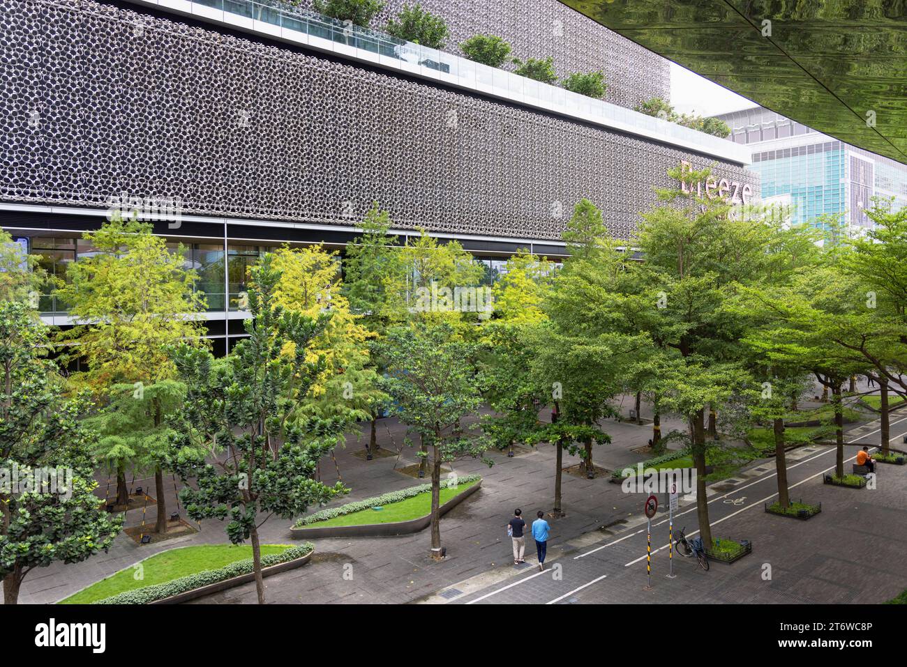 Breeze Nan Shan shopping mall, Xinyi, Taipei, Taiwan Stock Photo - Alamy