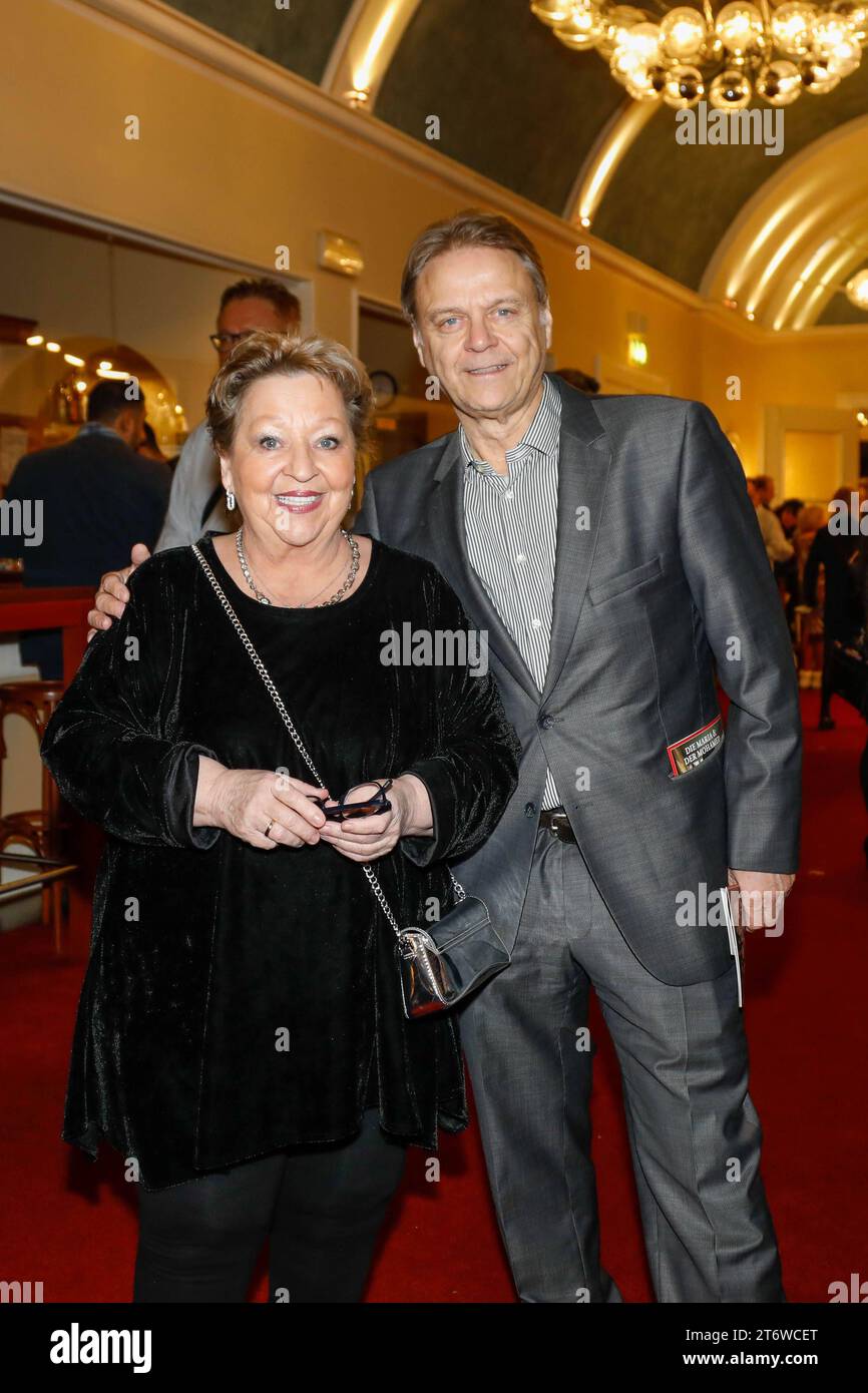 Angelika Mann, Ralf Rasch bei der Theaterpremiere Die Maria und der ...