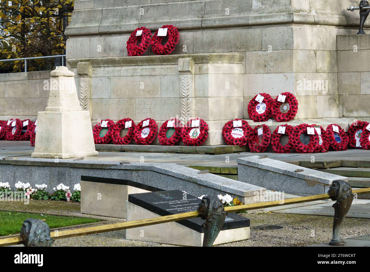 Remembrance service cenotaph 2023 hi-res stock photography and images ...