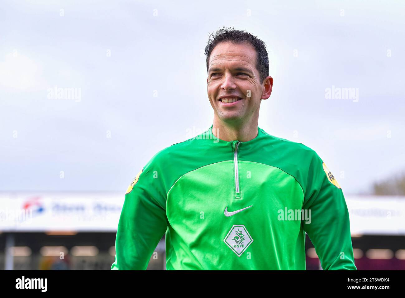 VOLENDAM, NETHERLANDS - NOVEMBER 12: Richard Martens referee during the ...