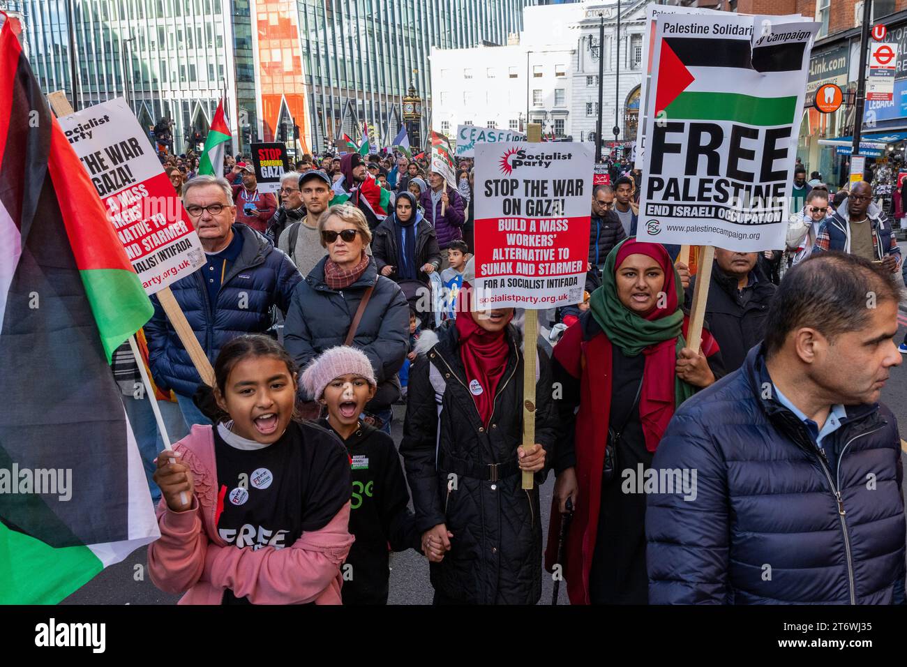 London, UK. 11th November, 2023. Hundreds of thousands of pro ...